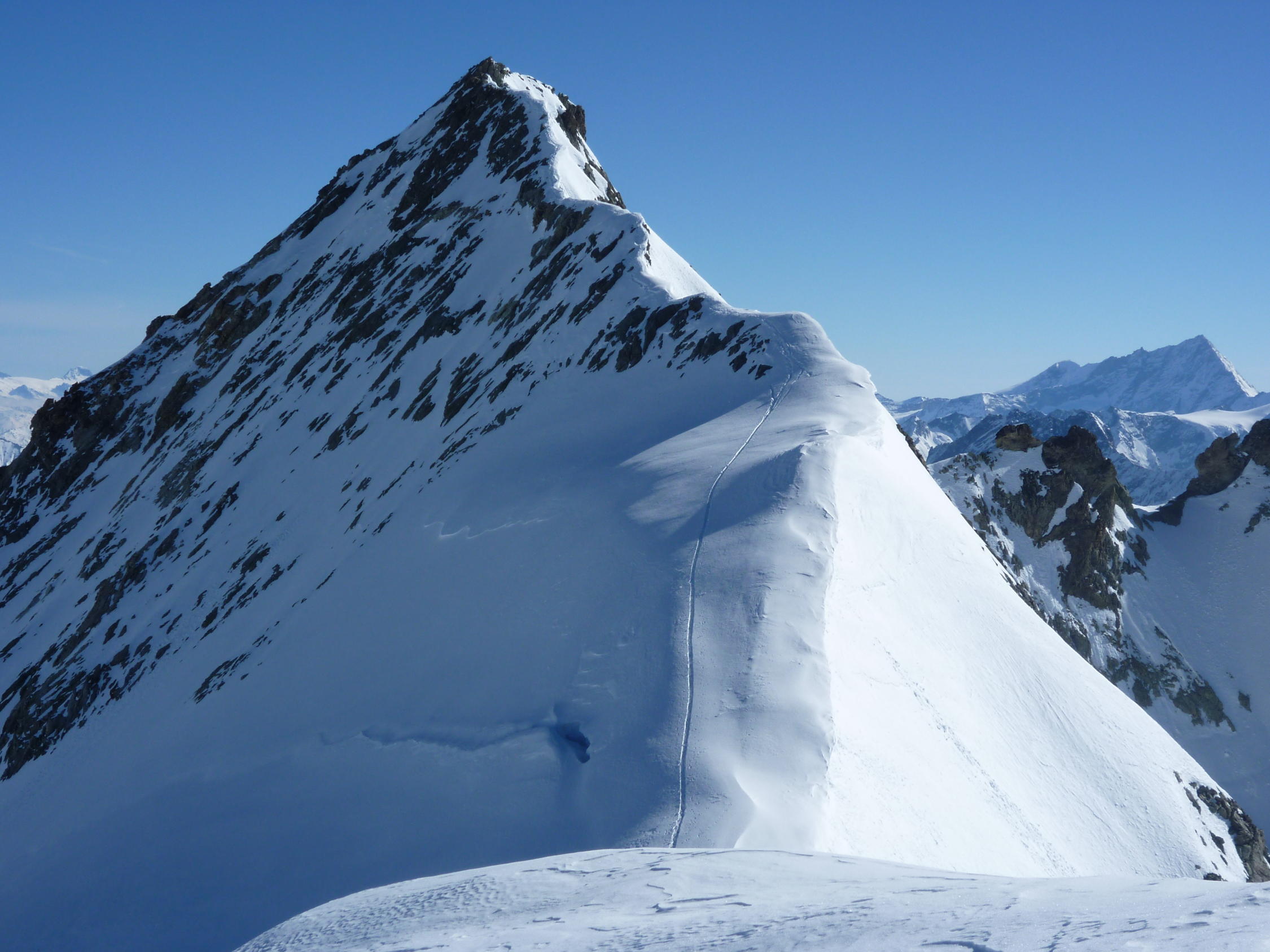 Mont Blanc de Cheilon (3870m): Aktuelle Verhältnisse vom 24.04.2013 auf ...