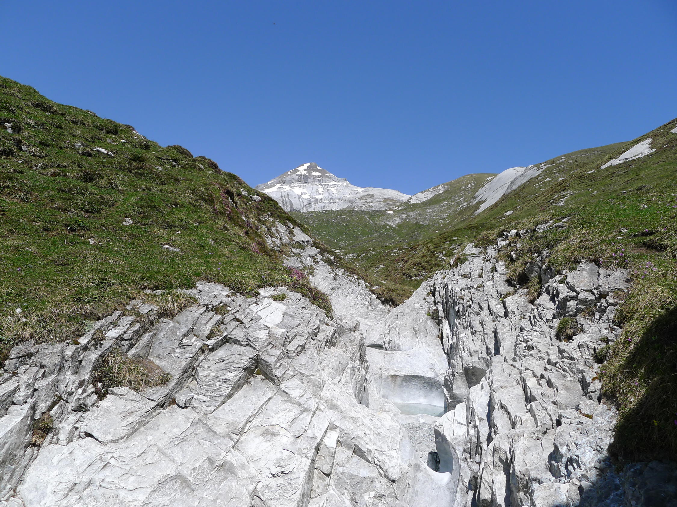 Alp Mora, Gletschermühlen (2100m) (2100m): Aktuelle Verhältnisse vom 08 ...