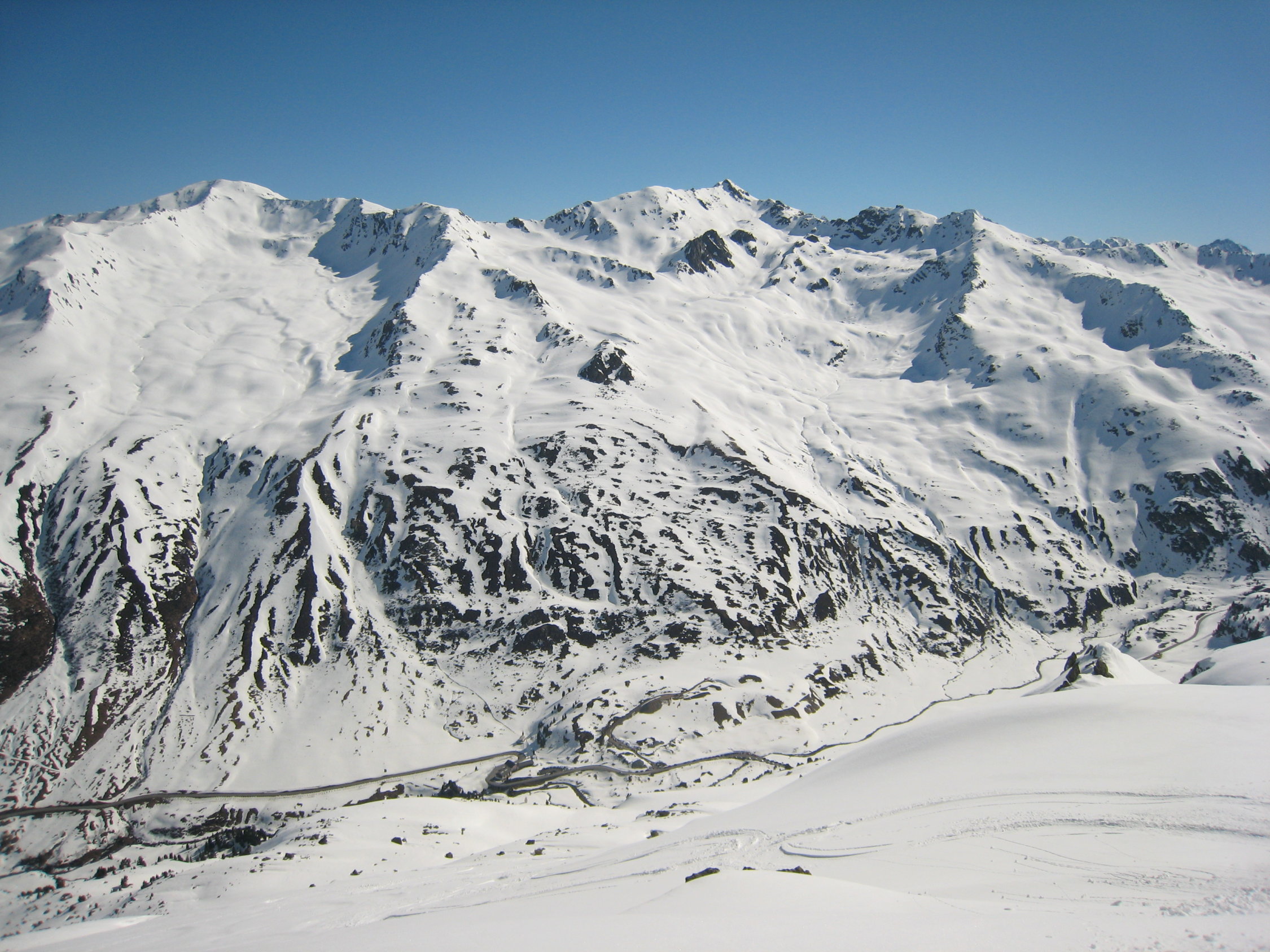 Baslersch Chopf (2629m): Aktuelle Verhältnisse vom 19.04.2015 auf der ... Baslersch Chopf (2629m): Aktuelle Verhältnisse vom 19.04.2015 auf der ...