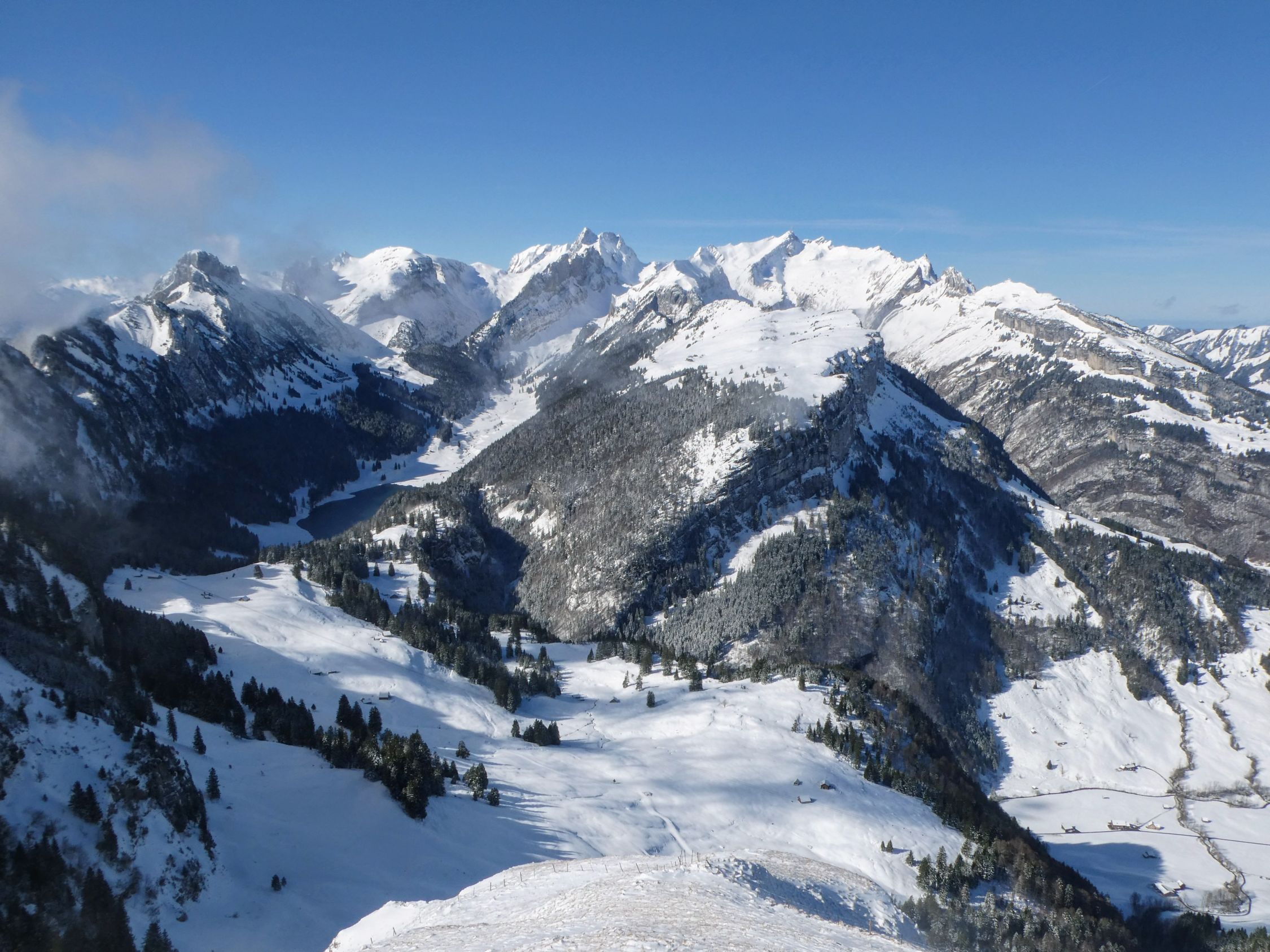 Kamor (1751m): Aktuelle Verhältnisse vom 25.03.2024 auf der Route: Ab Freienbach für die ...